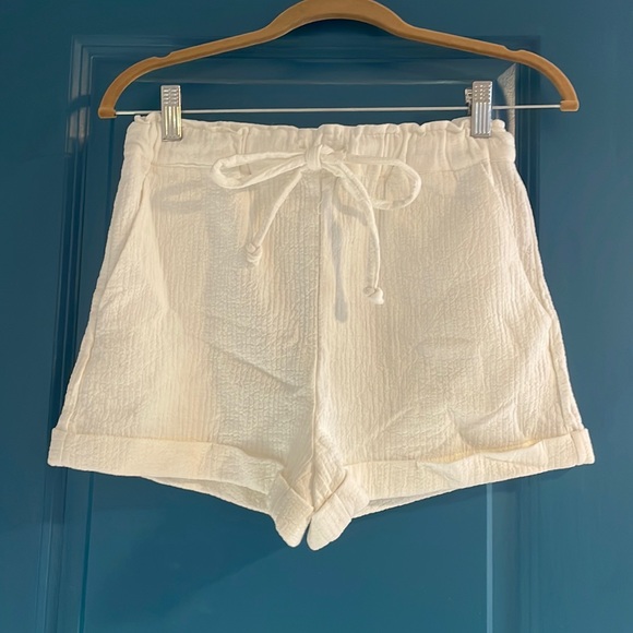 Forever 21 | Shorts | Brand New Woven Ivory Shorts | Poshmark